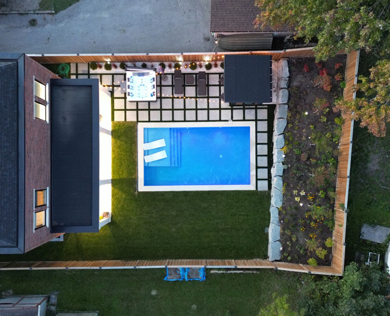 The Transparent Trend: Why Acrylic Pool Edges Are Taking Over